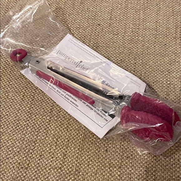 Pampered Chef | Dining | Pampered Chef Holiday Mini Mitten Tongs ...